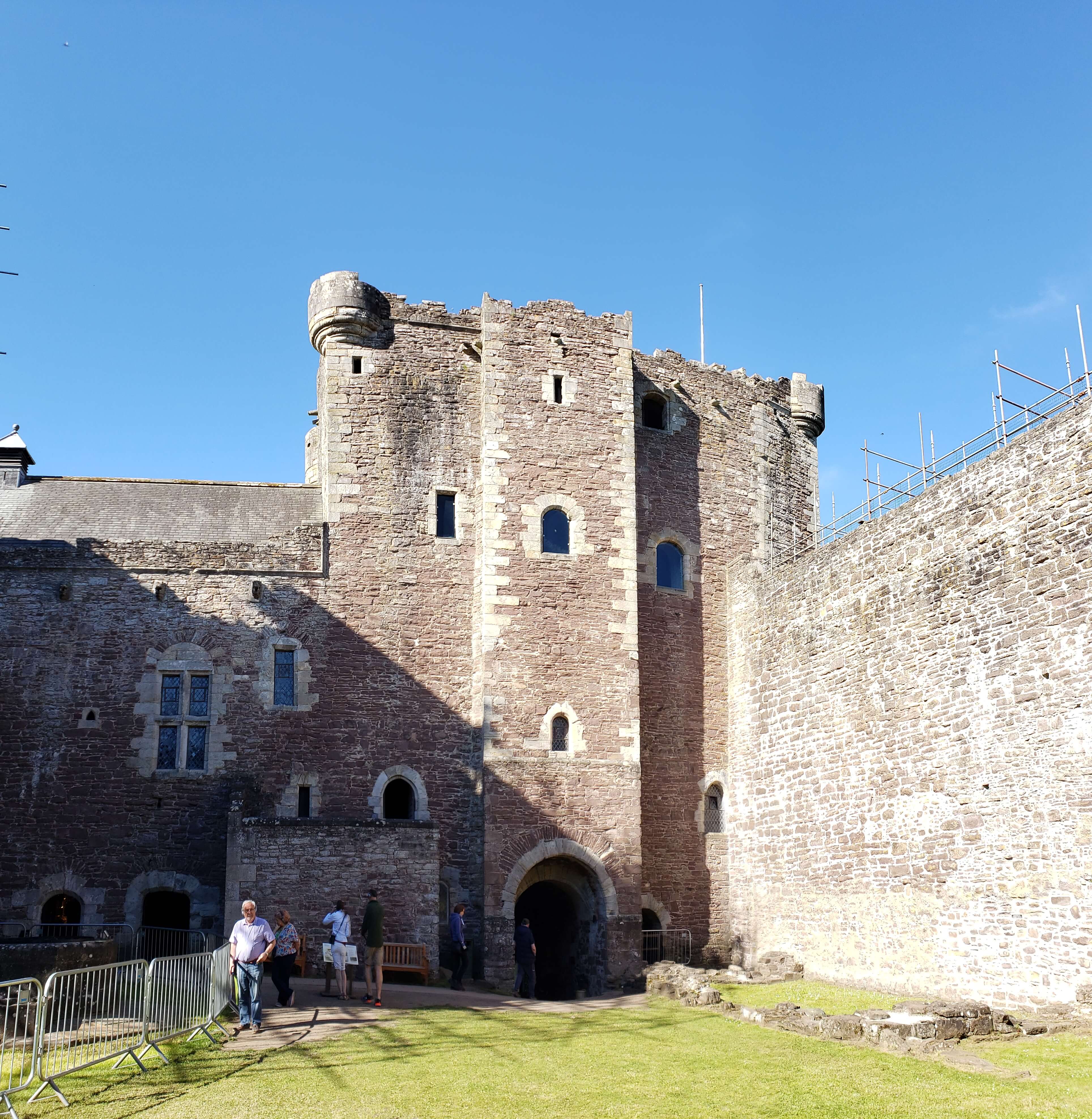 Doune castle courtyard • Frank Morin